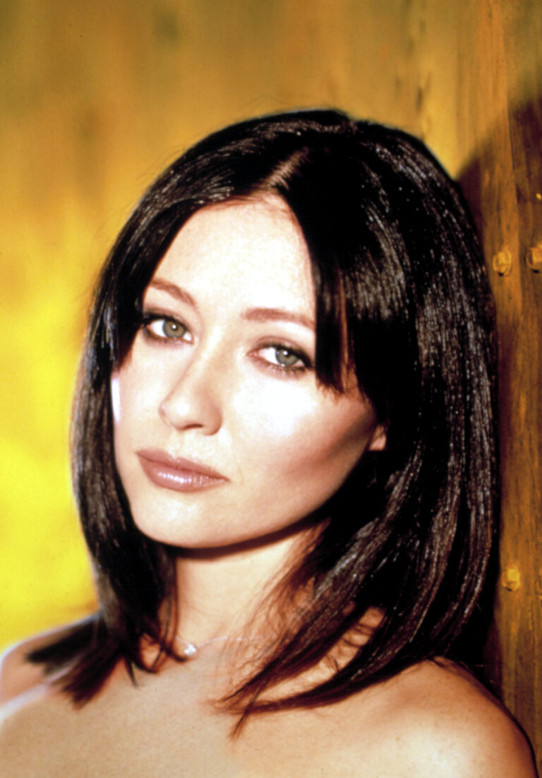 Shannen Doherty is Ready to Tell All Amid Cancer Battle in New Podcast