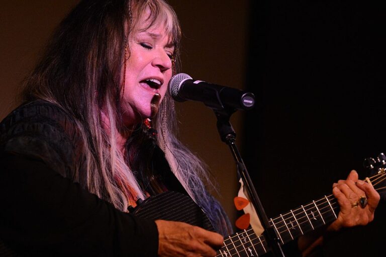 Melanie, Singer Best Known for “Brand New Key” Dies at 76