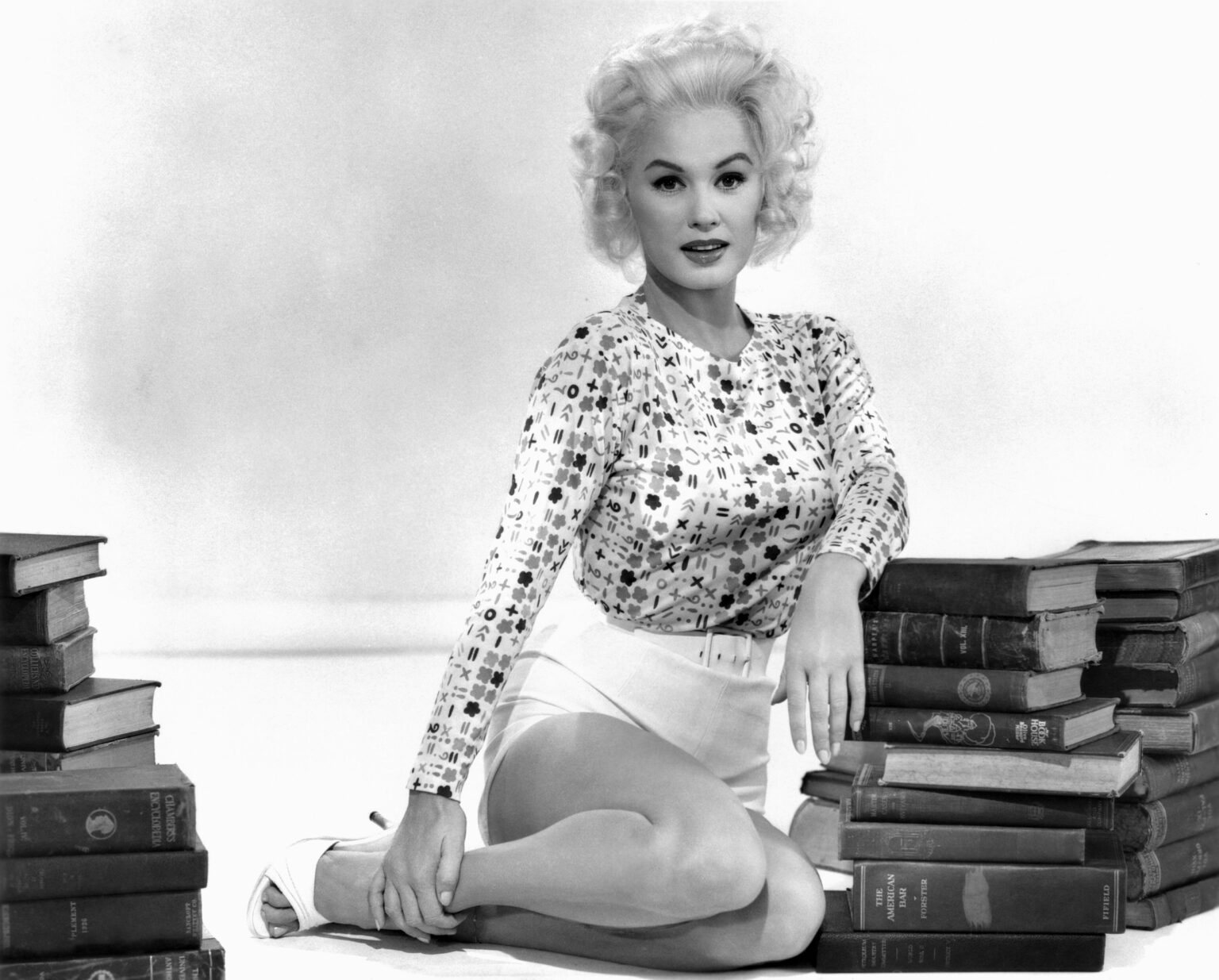 Get to Know '50s Blonde Bombshell Mamie Van Doren