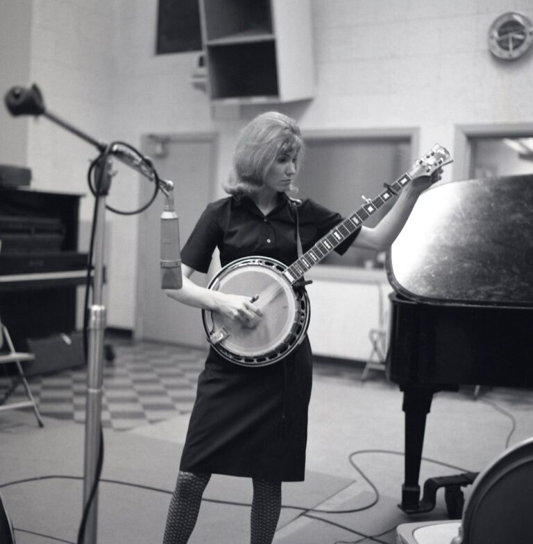 Roni Stoneman, The First Lady of the Banjo & 'Hee Haw' Star Dies at 85