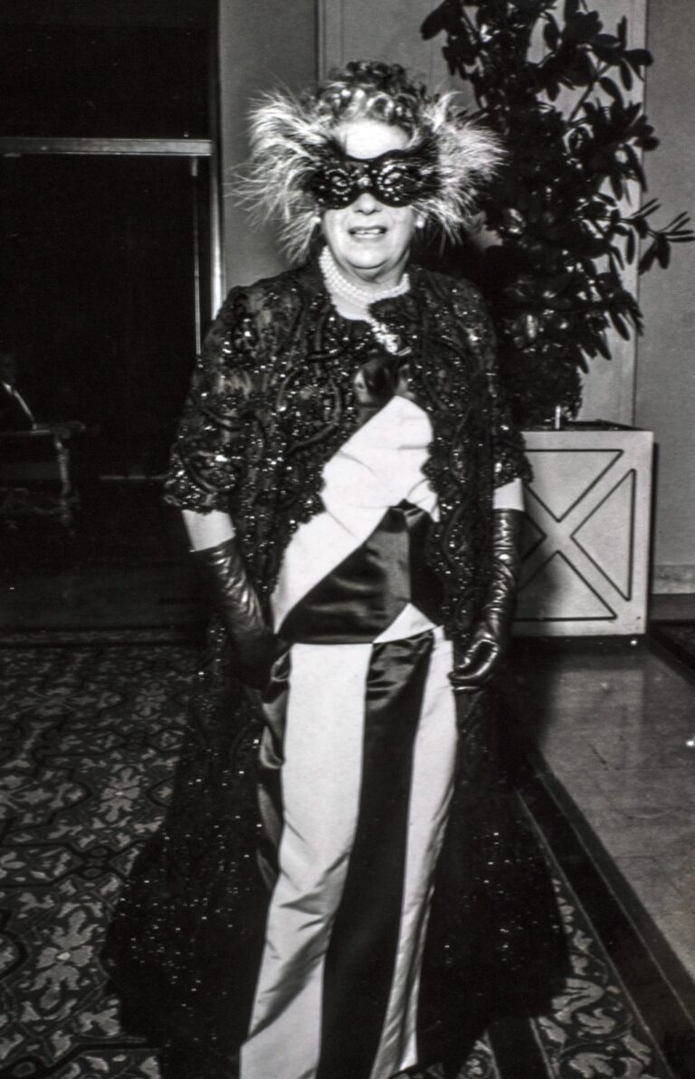 Truman Capote's 1966 Black & White Ball at The Plaza Hotel With Photos!