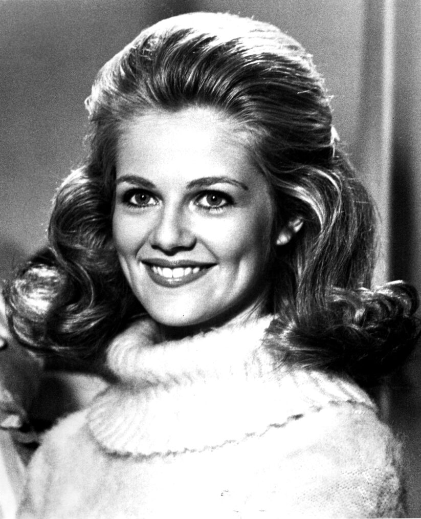 Exclusive: Kate Jackson Delighted Fans at Hollywood Show (Photos)