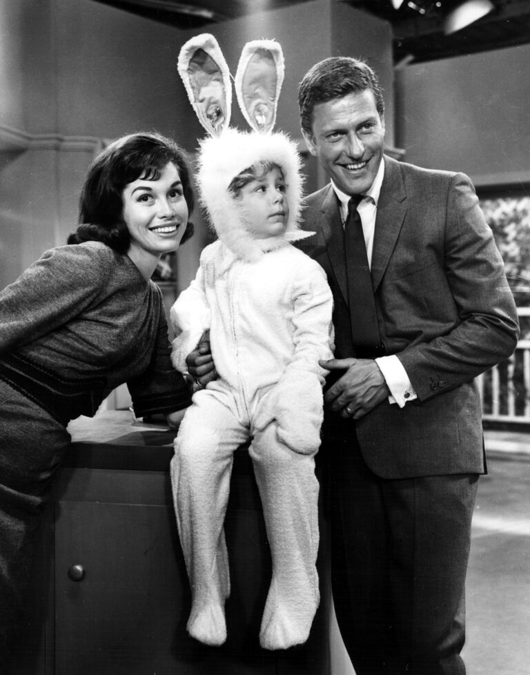 Larry Mathews Talks Growing Up on 'Dick Van Dyke Show' & Close ...