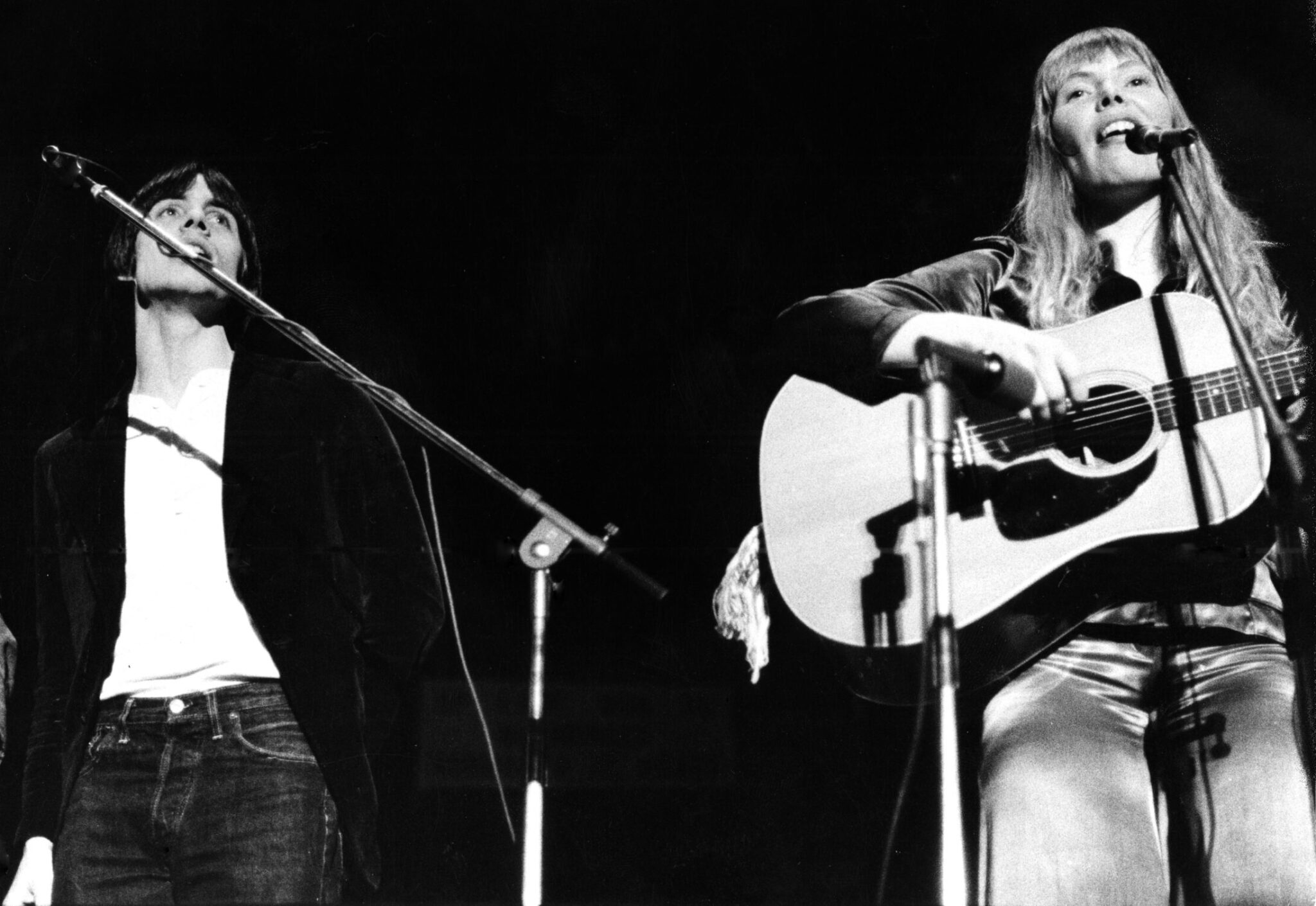 The Many Loves & Marriages of Folk Singer Joni Mitchell