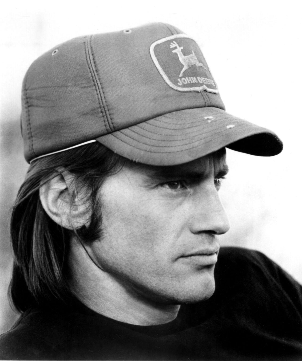 The Many Loves & Marriages of Folk Singer Joni Mitchell