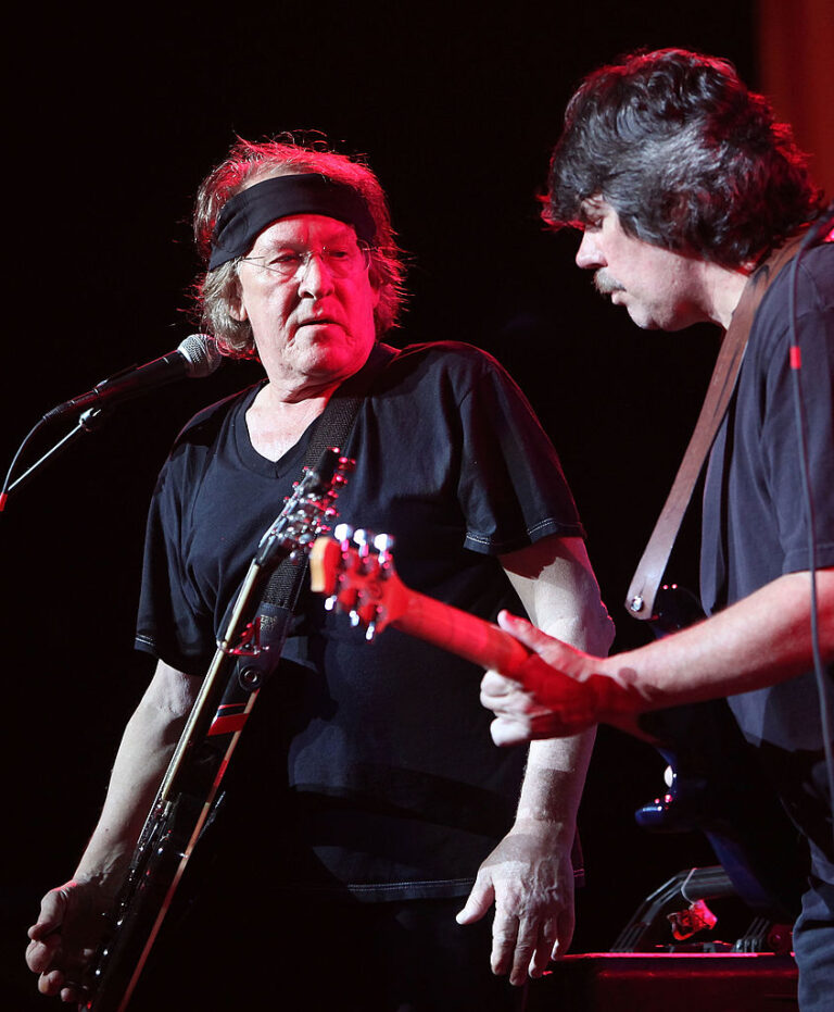 Jefferson Airplane's Sci-Fi Space Opera 'Blows Against the Empire'