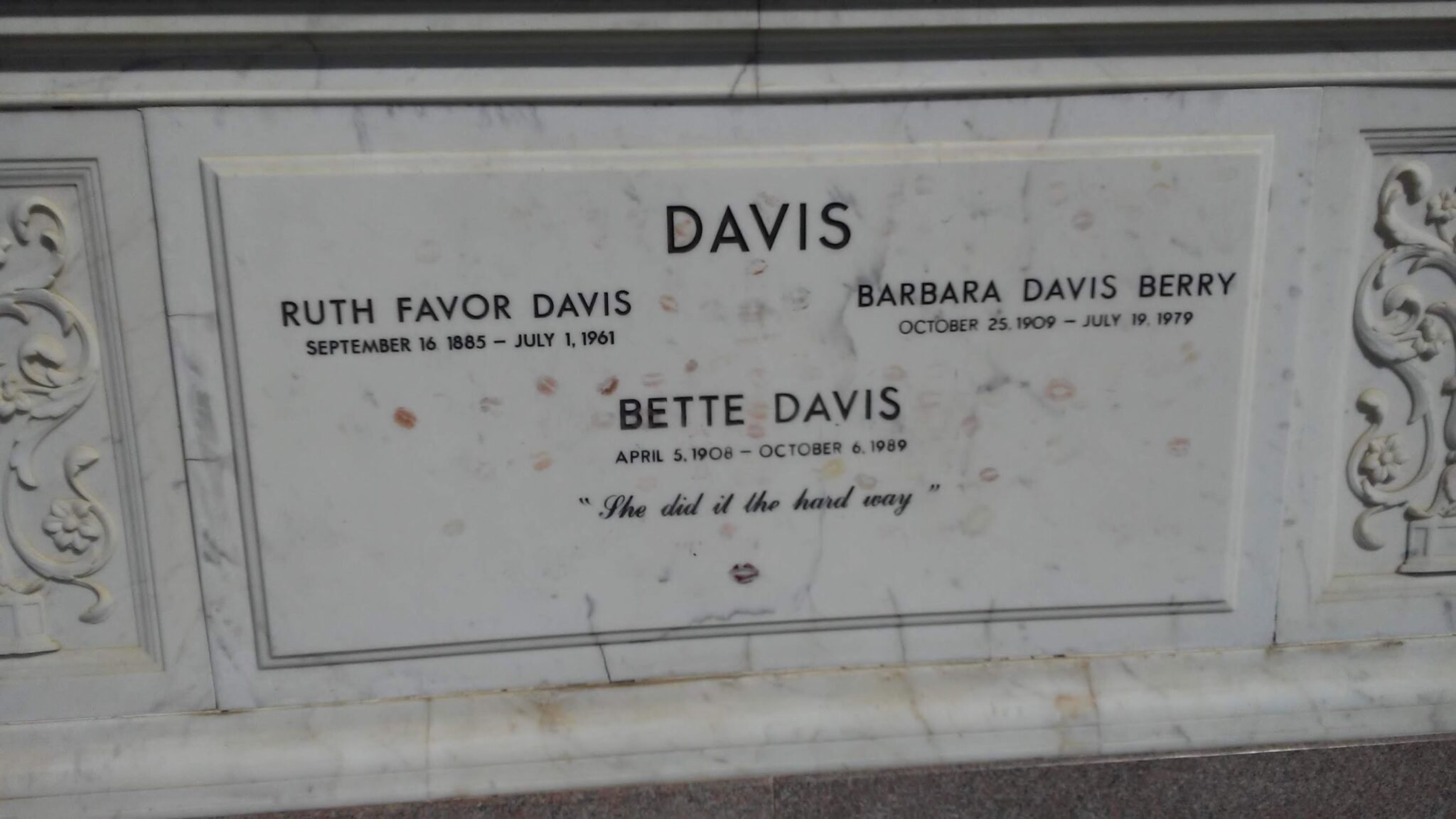 What Does Bette Davis' Grave Say?