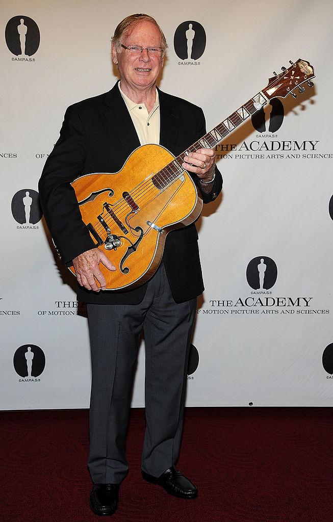 Vic Flick, Guitarist Who Performed the James Bond Theme Song, Dies at 87