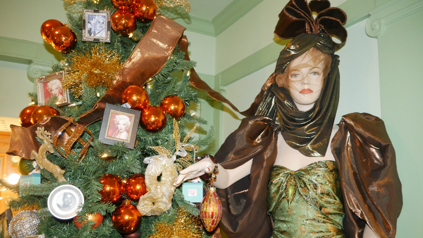 Hollywood Museum's Max Factor Room Turns Into Christmas Wonderland