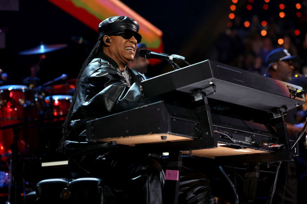 Nirvana Reunite, Stills and Nash Perform Together, Slash, Joni Mitchell and More at FireAid ...