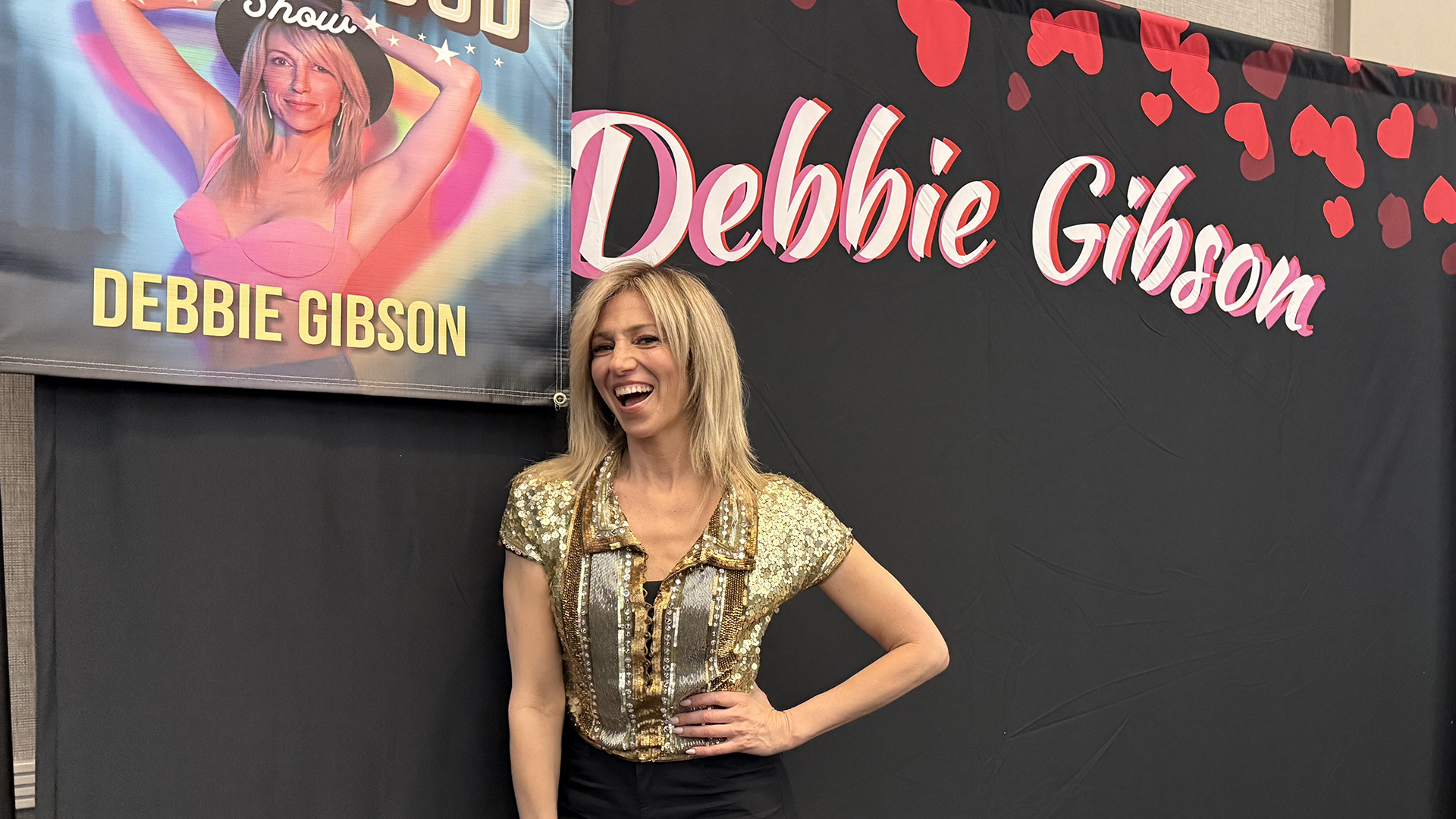 Debbie Gibson Delights Fans at 2026 Hollywood Show (Photos)